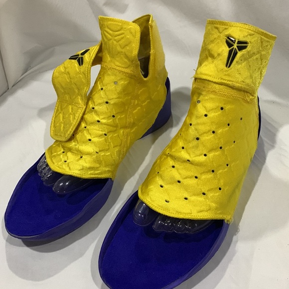 Nike | Shoes | Nike Zoom Kobe Play Strong System Supreme ...